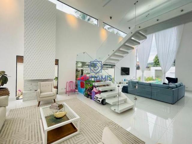 Belíssima Casa à venda no condomínio Jardim Acapulco, Guarujá