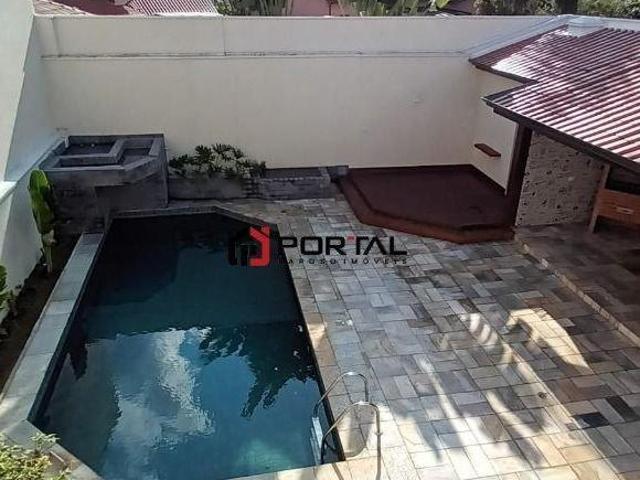 Belíssima Casa à Venda no Condomínio São Paulo II Granja Viana, Cotia
