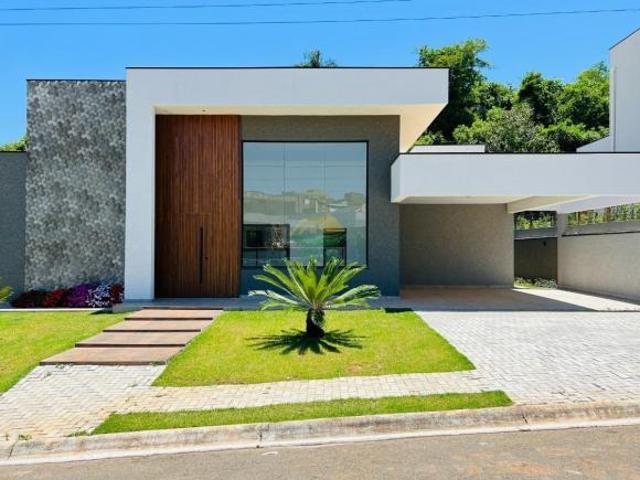 Belíssima casa á venda no condomínio Shamballa III