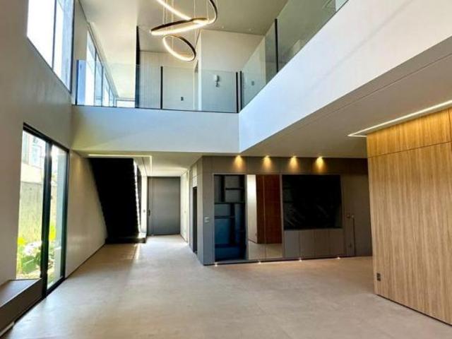 Belíssima Casa à Venda no Condomínio Villagio Di Firenze