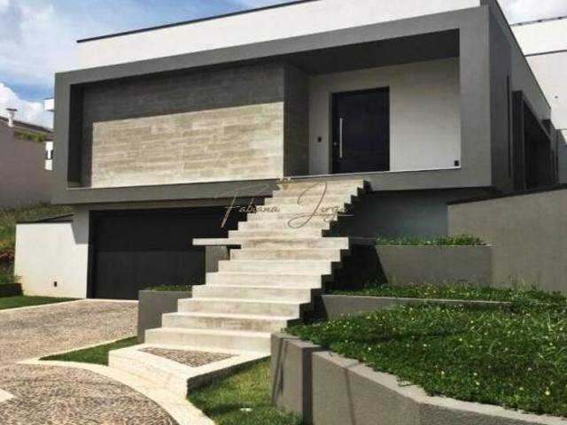 Belíssima casa à venda no Swiss Park com terreno maior