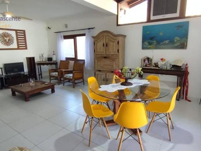 Belíssima casa à VENDA ou LOCAÇÃO