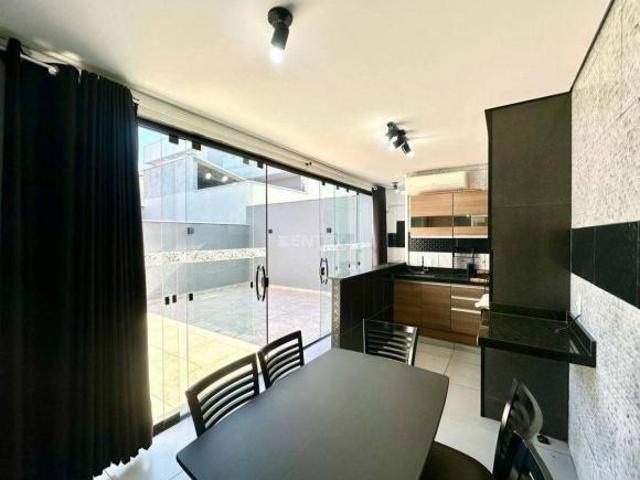Belíssima casa à venda com 3 dormitórios, sendo 1 suíte master com closet, com vista livre em condom