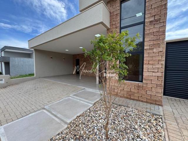 Belíssima casa à venda, com 3 suítes, sendo 1 suíte com closet, cozinha Gourmet e energia fotovoltai