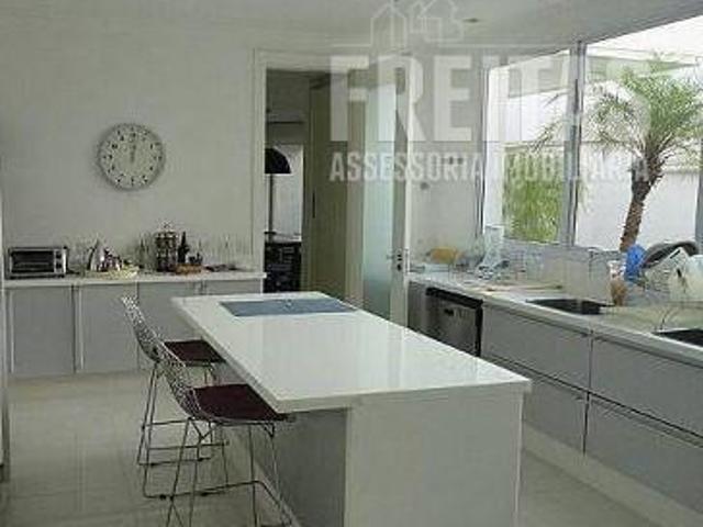 BELÍSSIMA CASA A VENDA EM ALPHAVILLE RESIDENCIAL TAMBORÉ 3