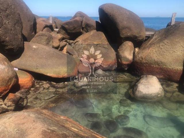 Belíssima casa a venda em Condomínio em Ilhabela!