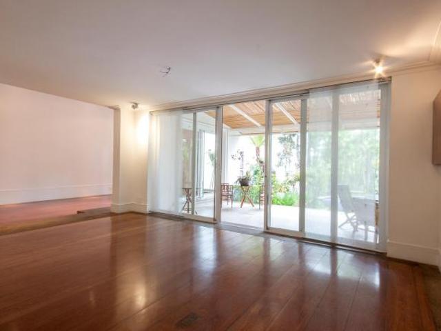 Belissima Casa altissimo padrão p/venda ou locação c/1100m2 e 05 suites Morumbi