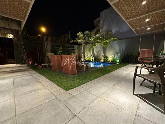 Belíssima casa Alto Padrão à venda com 5 suítes sendo uma com 2 closets