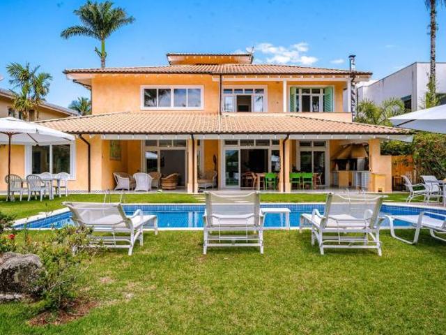 Belissima casa alto padrão condominio p/venda c/344m2 e 05 suites Caraguatatuba