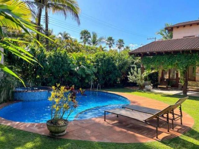 Belissima casa alto padrão condominio p/venda/locação c/284m2/04 suites Guaruja