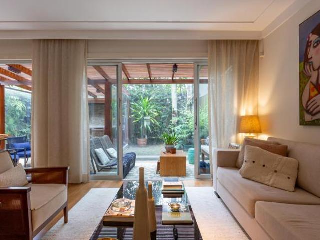 Belissima Casa alto padrão emcondominio p/venda c/310m2 e 03 suites Morumbi