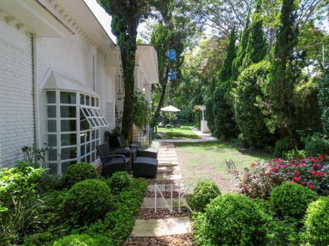 Belissima Casa alto padrão p/venda c/451m2 e 04 dorm. Jd. Guedala morumbi