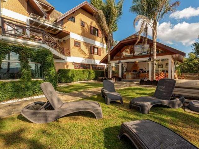 Belissima casa alto padrão p/venda c/650m2 e 05 suites Jd Manancial C Jordão