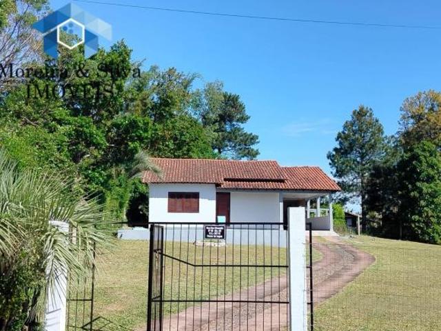 Belíssima casa ampla 3 dorm. cond. fechado, escriturado!