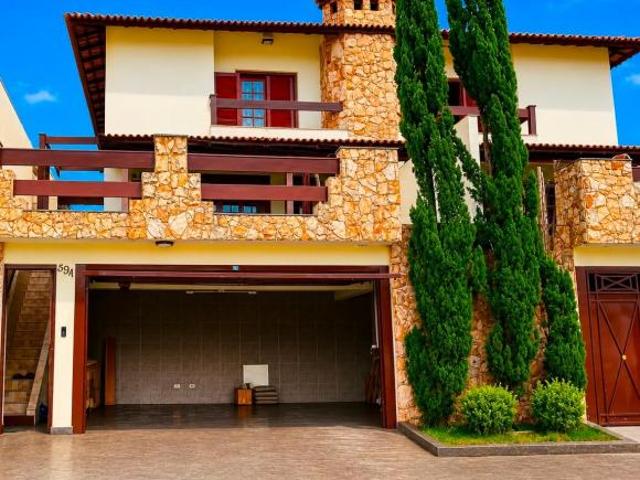 Belíssima Casa Assobradada