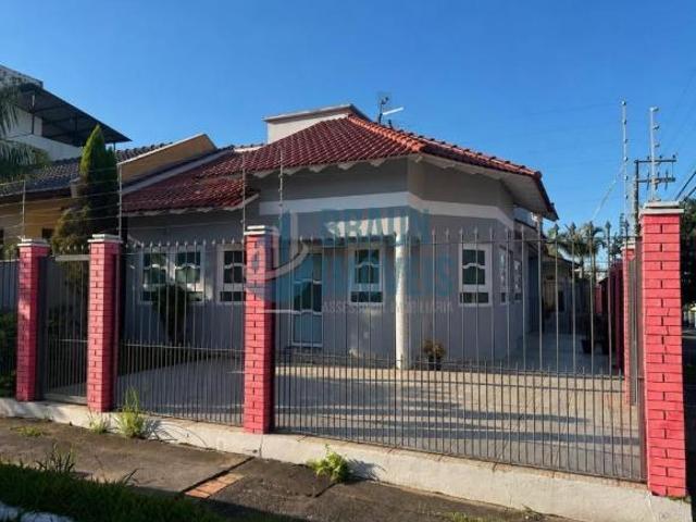 Belissima casa com 3 dormitórios sendo 2 suites de esquina no Vale Do Sol em Cachoeirinha, Prpximo a