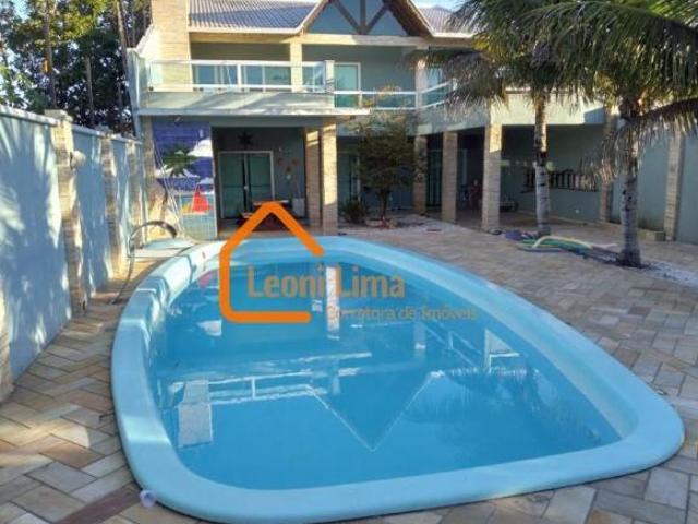 BELÍSSIMA CASA COM 4 QUARTOS E PISCINA