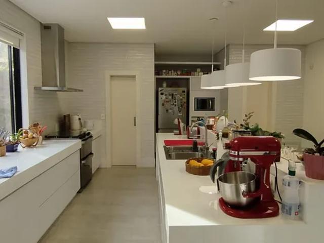 Belissima Casa com 4 quartos, suíte, closet melhor vista para Lagoa central Condomínio Jardins