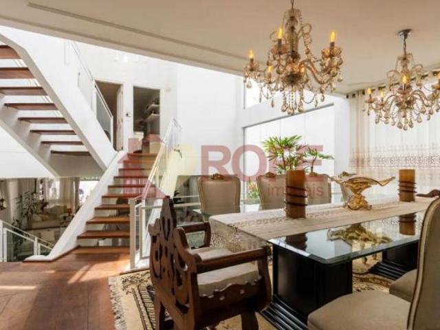 Belíssima casa com 4 suítes