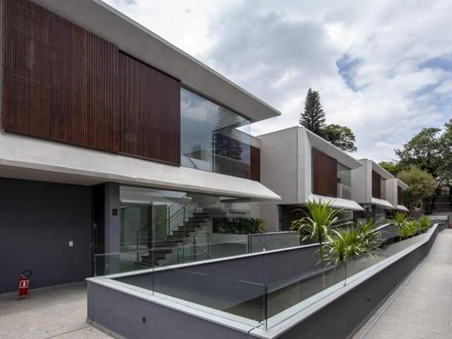 Belissima casa com altissimo padrão de acabamento / luxo e exclusividade
