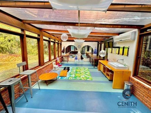 Belíssima Casa com área total de 1866m2 a Venda no Forest Hills Jandira