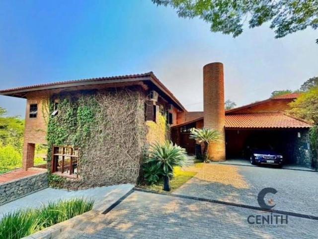 Belíssima Casa com área total de 1866m2 a Venda no Forest Hills Jandira