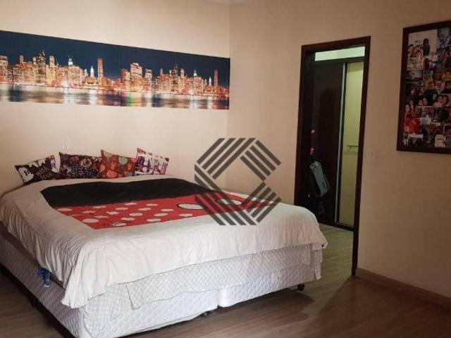 Belíssima casa com aspecto de chácara, 3 dormitórios, sendo 1 suíte à venda, 189 m² por R$ 999.000