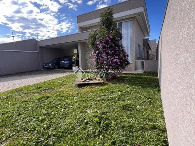 Belíssima casa com grande quintal na Estância Pinhais com 4 dormitórios, sendo 1 suíte, 2 demi suíte