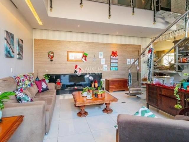 Belíssima casa com piscina aquecida e lareira!