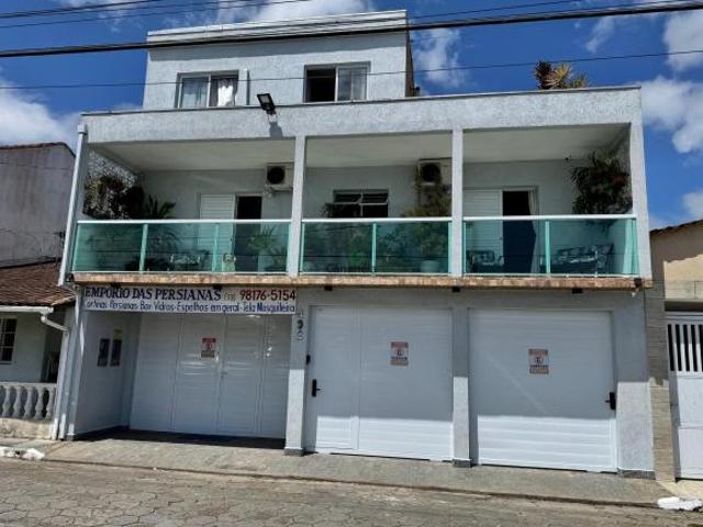 Belíssima casa com vista para o mar a venda com 5 dormitórios 2 suítes no Centro de Cananéia / Lit