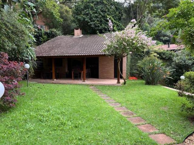 Belíssima casa contemporânea à venda na melhor rua do Forest Hills