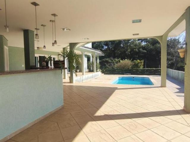 BELÍSSIMA CASA COND. ARUJÁ 4 SUÍTES C/ VARANDA LAZER COMPLETO