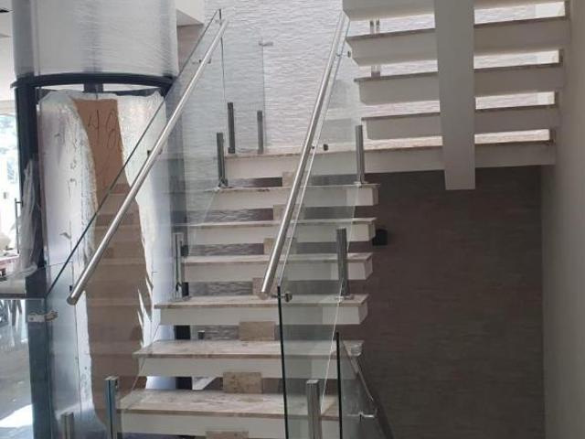 Belíssima casa Condomínio Mogi das cruzes sp 3 andares c/ elevador