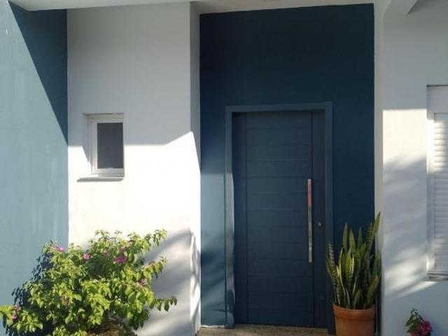 Belíssima casa de 4 dormitórios com 01 suíte com 2 vagas na Chácara das Pedras