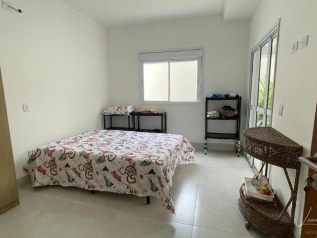 Belíssima Casa de alto padrão com 4 dormitórios sendo 3 suítes no bairro Horto Florestal em Ubatuba