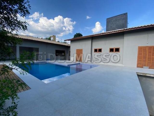 Belíssima casa de alto padrão em condomínio ecológico!