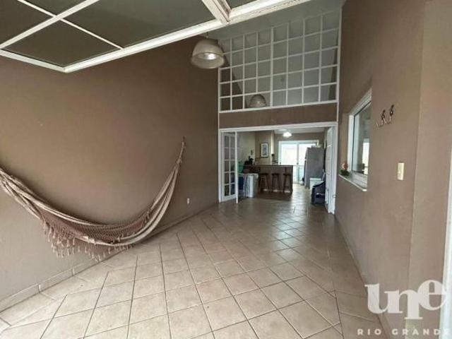 Belíssima casa de alto Padrão em Condomínio Fechado. Investimento R$ 900.000,00, aceita permuta por