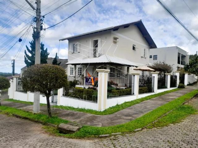 Belíssima Casa de Esquina no Centro de Vera Cruz