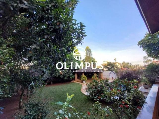 Belíssima casa de luxo, estilo sobrado, no bairro Cidade Jardim