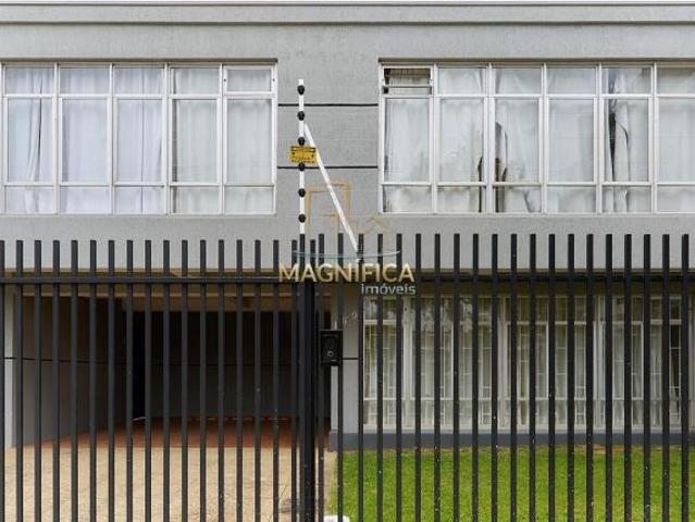 Belíssima casa em um dos bairros mais tranquilos e