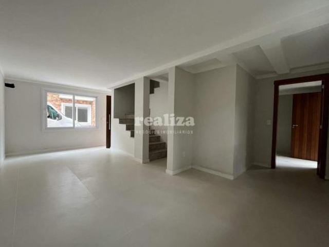 BELÍSSIMA CASA EM CANELA COM 03 SUÍTES