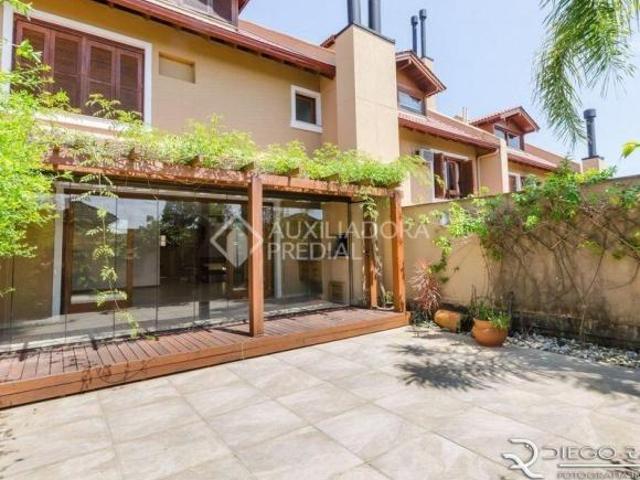 BELISSIMA CASA EM CONDOMINIO NO BAIRRO TRÊS FIGUEIRAS!