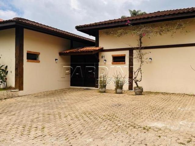 Belíssima casa em condomínio com 4 suítes, varanda com espaço gourmet e piscina, na praia Dura em Ub