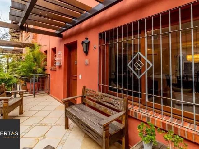 Belíssima casa em Condomínio com 3 dorm próximo ao Iguatemi