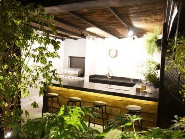 Belíssima casa em Condomínio Fechado, 310m², 02 suítes!