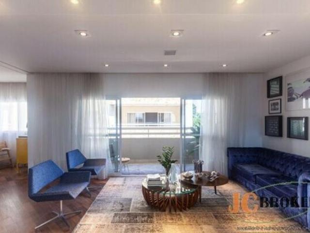 Belíssima casa em condominio fechado com 3 pavimentos. São 422m² de área útil, 4 suítes, 4 vagas