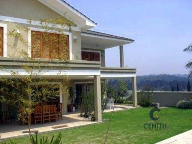 Belíssima Casa em Condomínio Fechado – Conforto, Segurança e Lazer Completo