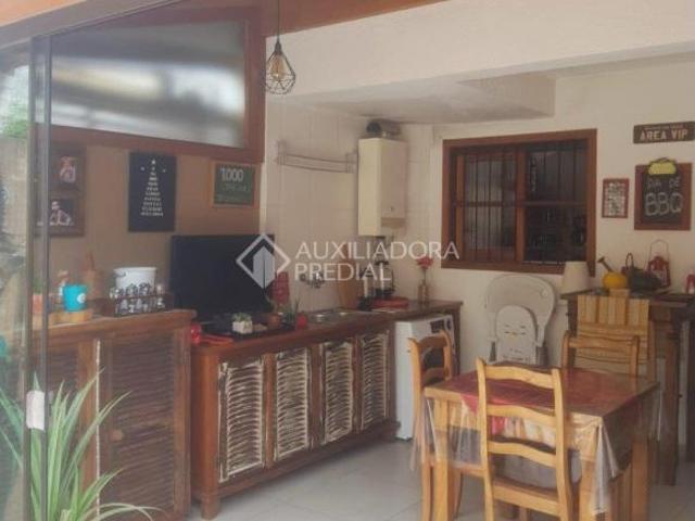 Belíssima casa em condomínio Zona Sul