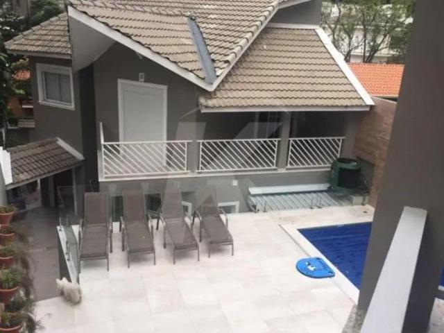Belíssima casa em localização privilegiada 4 dormitórios 8 vagas