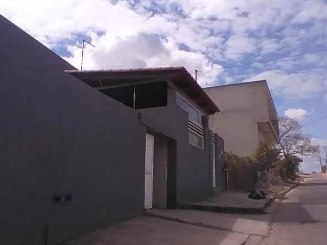 BELÍSSIMA CASA EM SÃO JOAQUIM DE BICAS